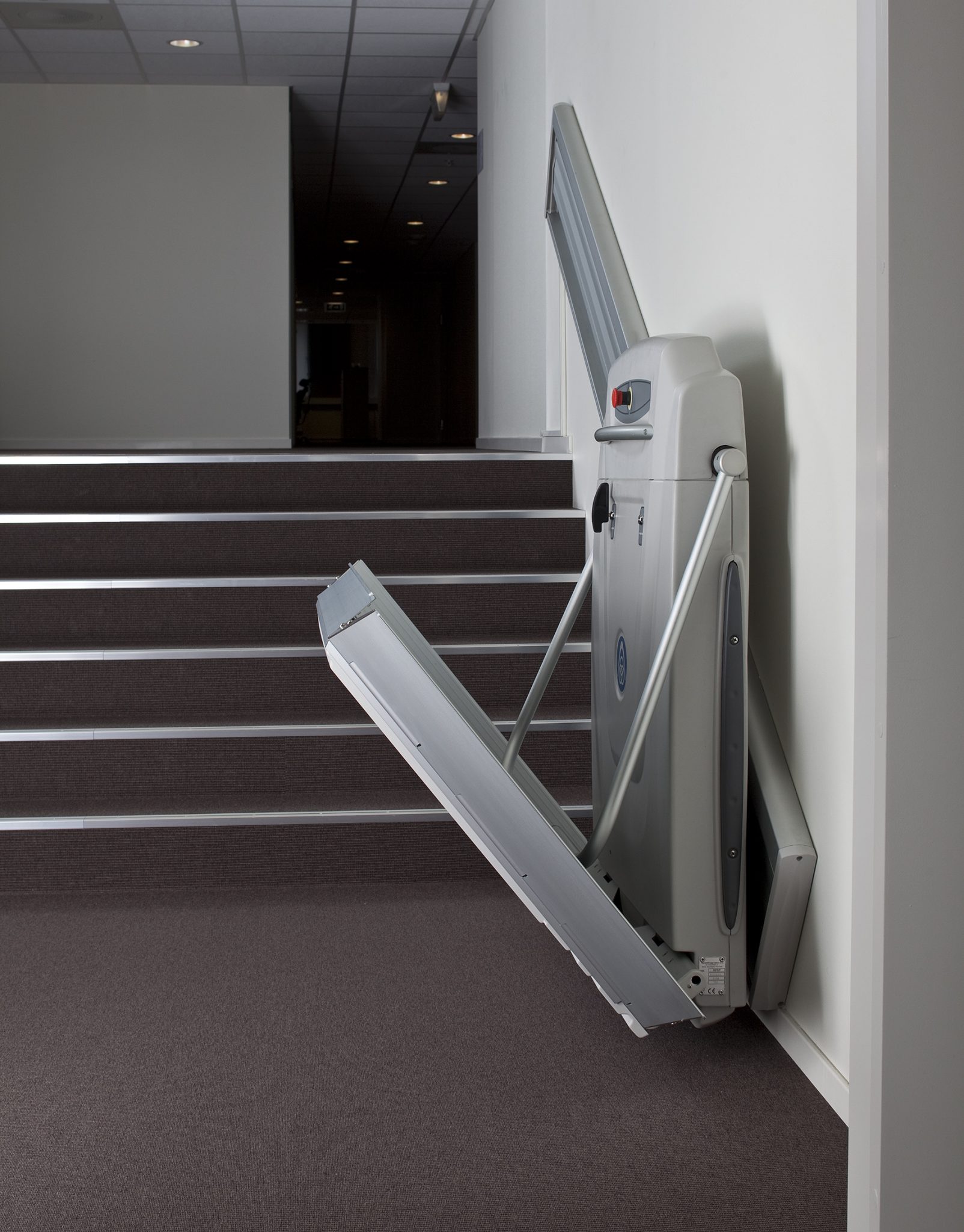 Great Inclined Wheelchair Platform Lift | Fits Easily For Staircase at ...